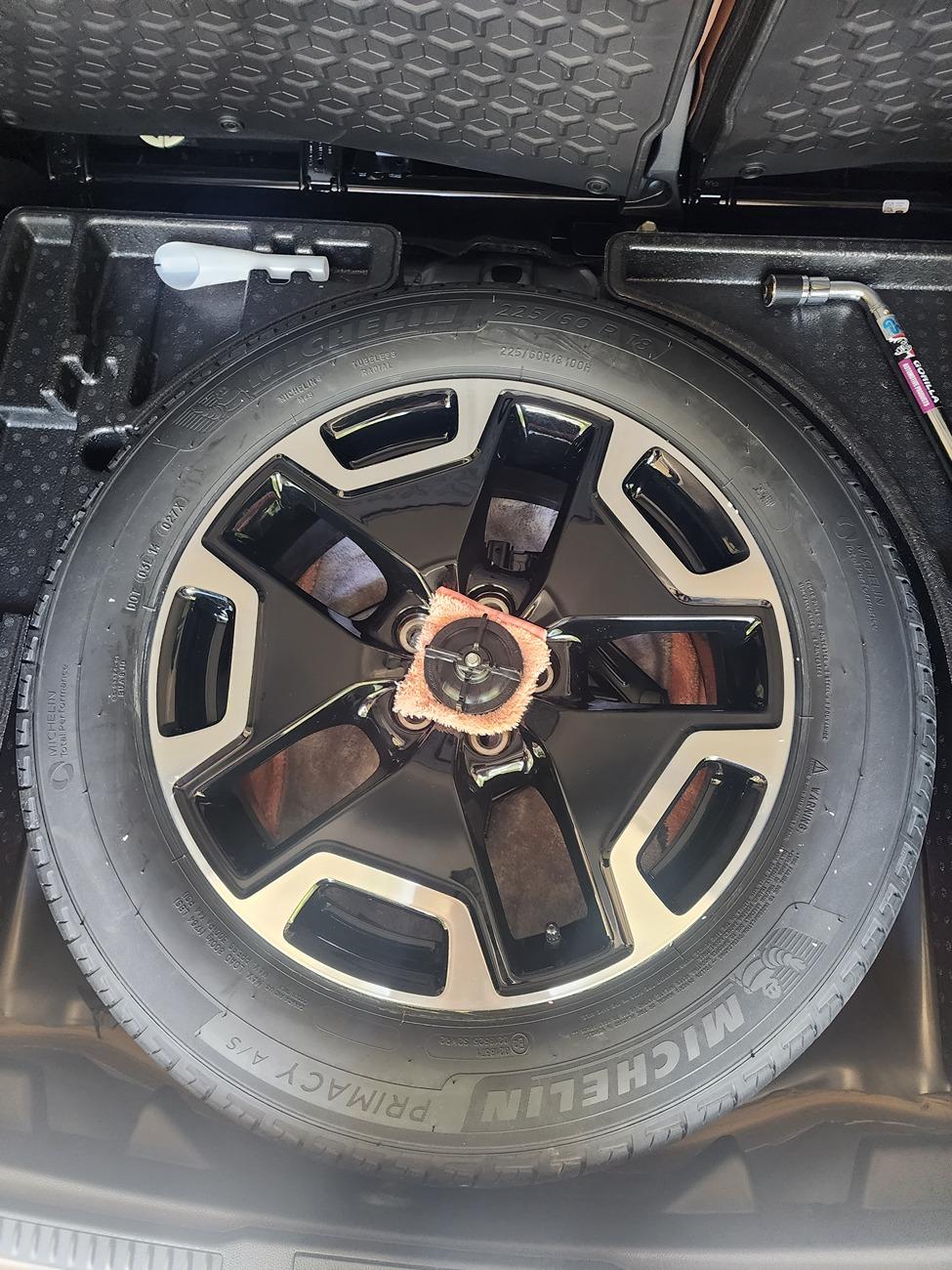 Will a 235/65 r17 full sized tire fit spare tire box? | 2021+ Ford ...