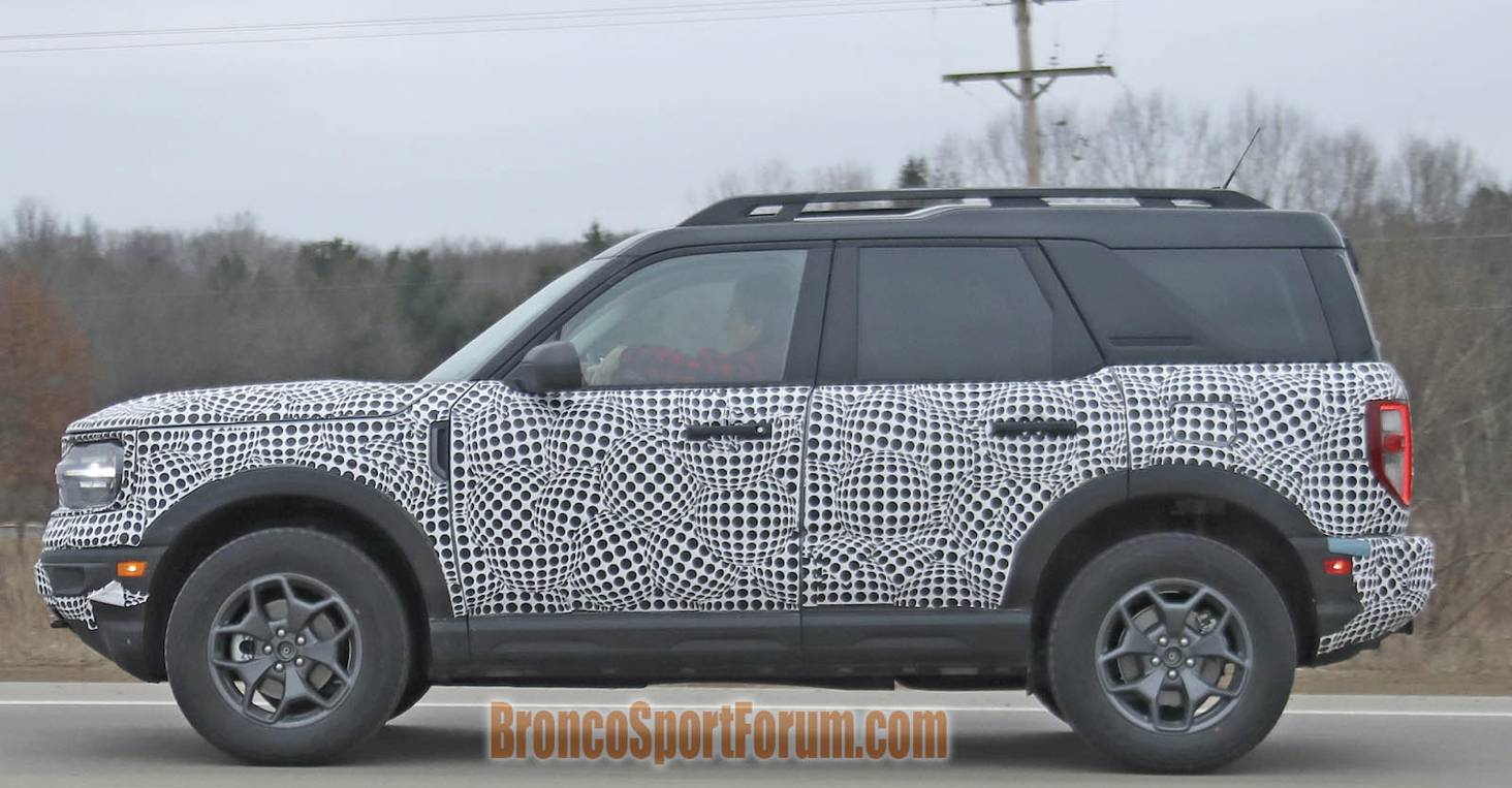 Side shot of Bronco Sport on the road looking like LR4 | 2021+ Ford ...