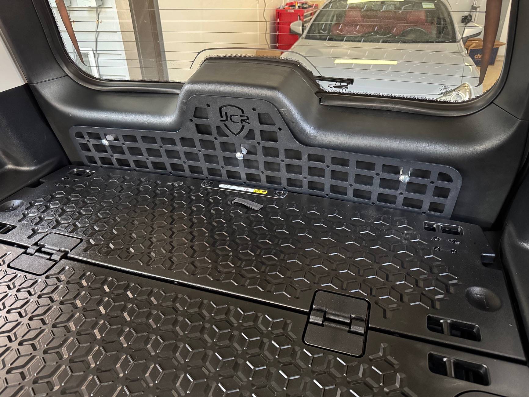 JCR Hatch MOLLE panel with Cargo Management System + M18 mount | 2021 ...