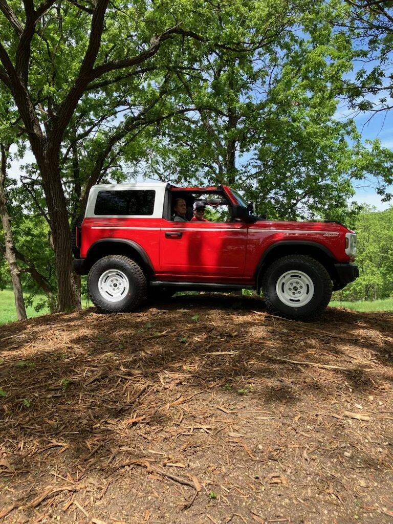 Does anyone prefer the Bronco Sport over the regular Bronco? (Or vice ...